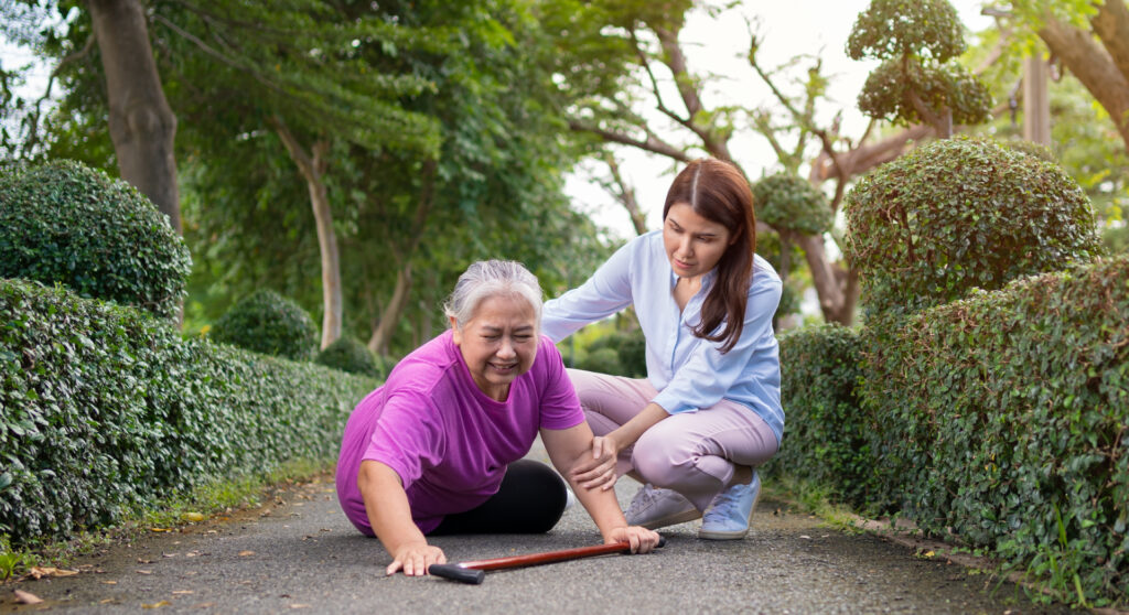 Falls In the Elderly: Simple Tips to Prevent Falls - VNA Health Group